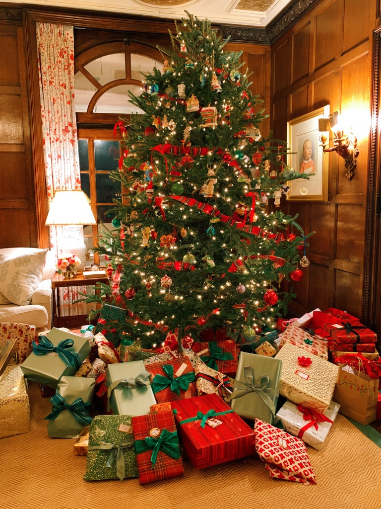 Classic Christmas Tree Decor – The Well Appointed House