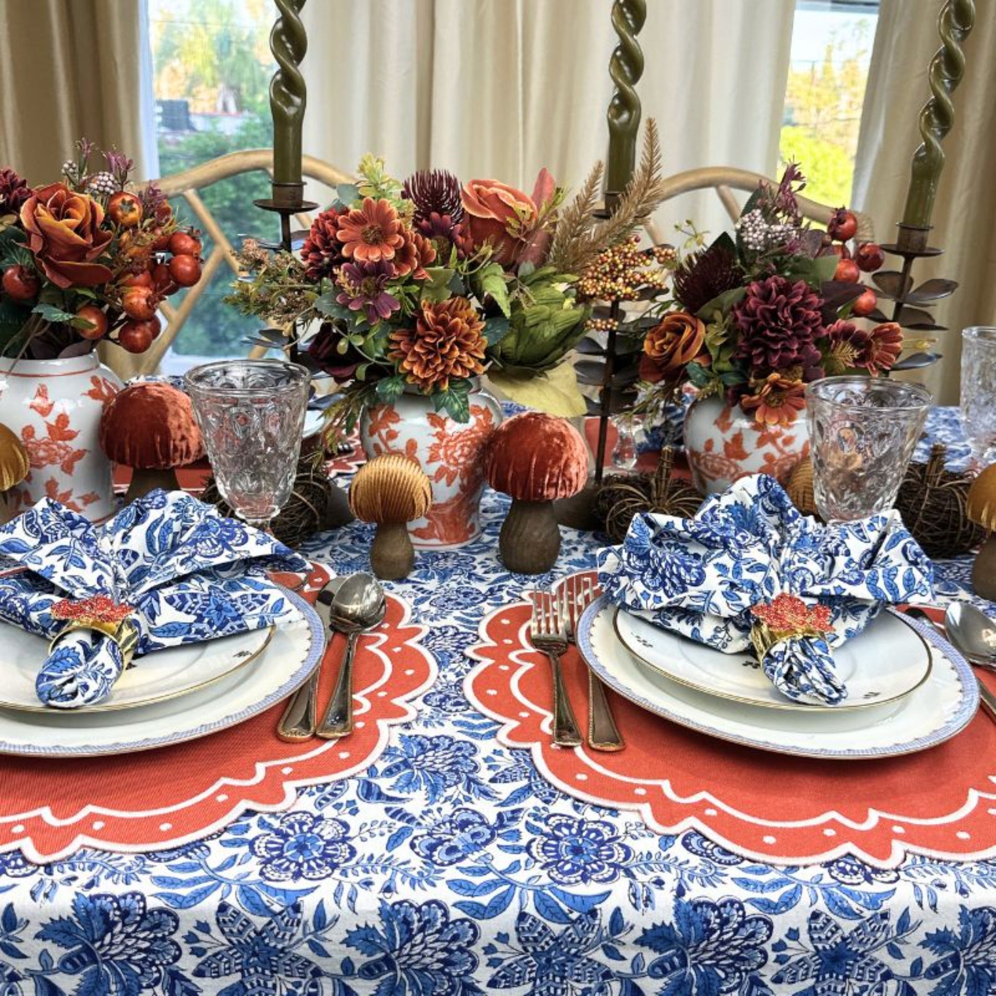 French Country Blue Florals Tablecloth – The Well Appointed House