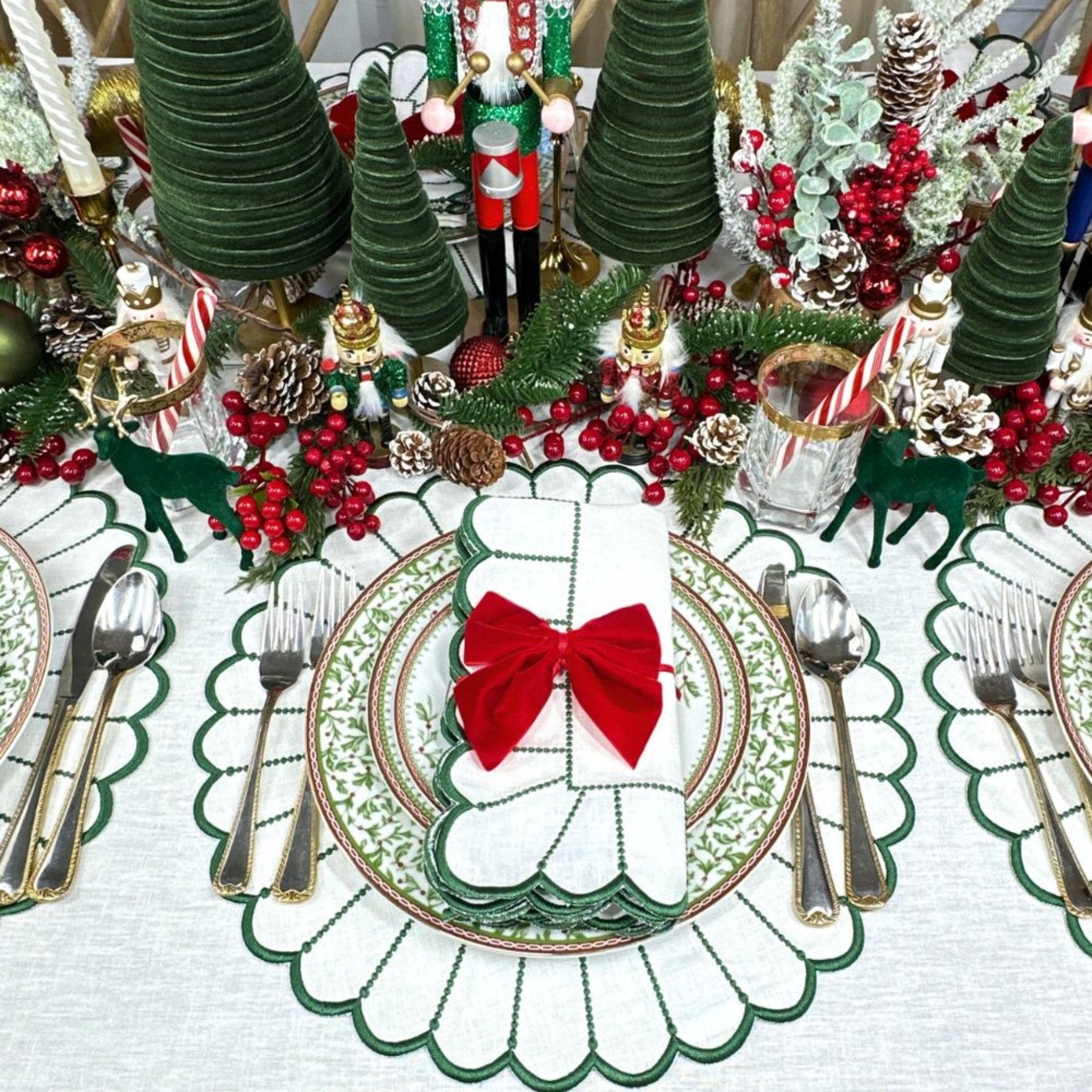 Studio Collection: Pippa Placemat in White/Dark Green, Set of 4 – The ...