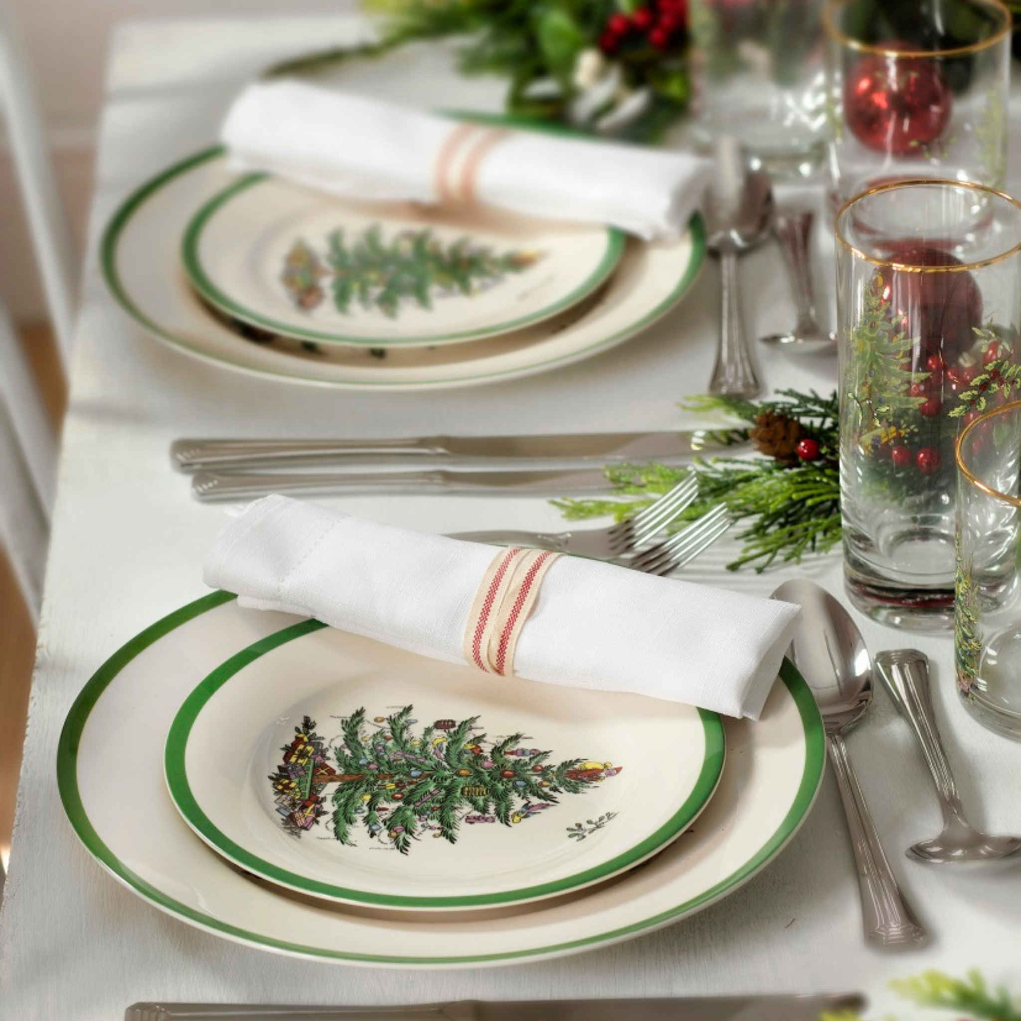 Christmas Tree Set of Four Dinner Plates – The Well Appointed House